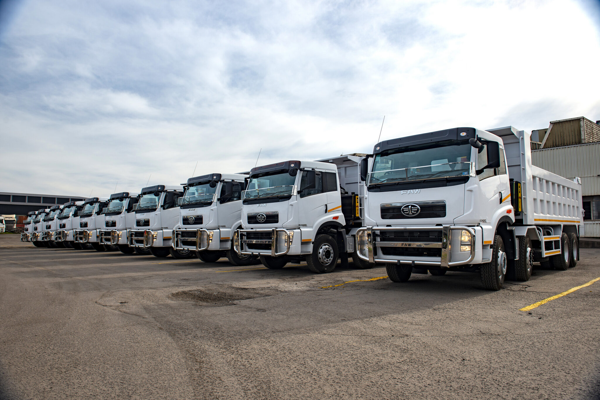 Fuel-Efficient FAW Trucks for Transport and Logistics